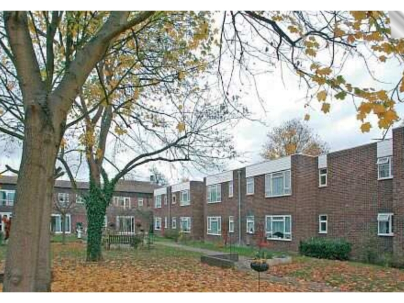 Studio flat first floor